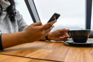 Qué es la miringitis bullosa y cómo se trata | Audicost